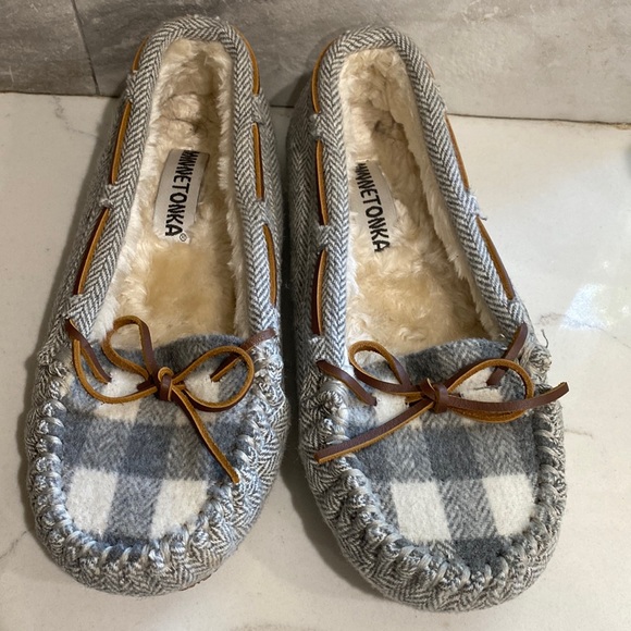 Minnetonka | Shoes | Minnetonka Gray Herringbone Check Faux Fur Lining ...